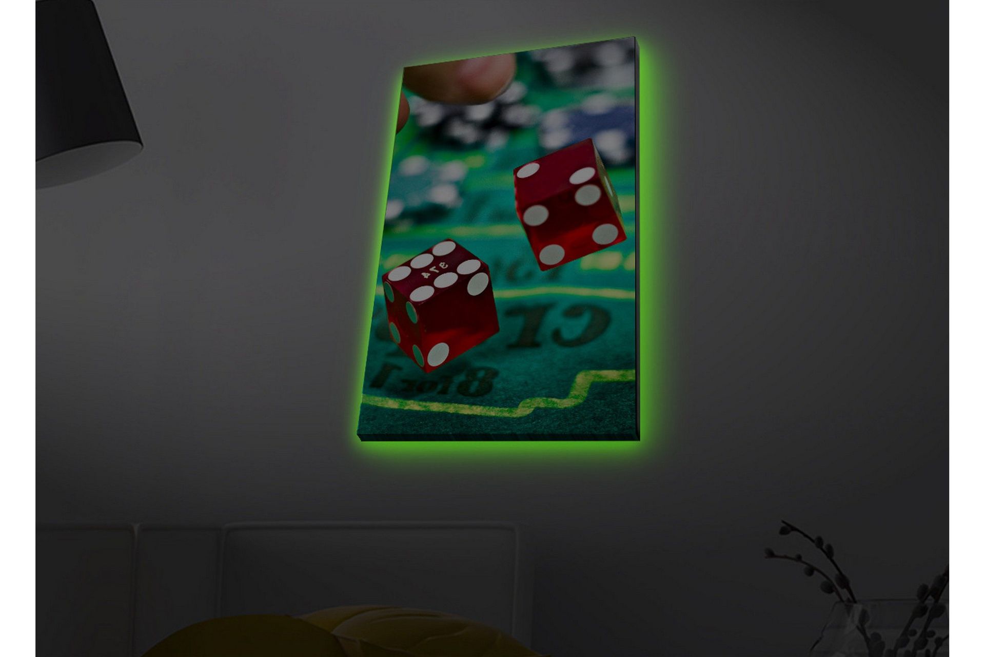 Canvastavla med LED-belysning - Tärningar som kastas på en grön ...
